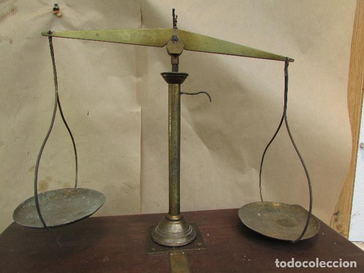 balanza de joyero antigua.bronce sobre soporte - Comprar Balanzas ...
