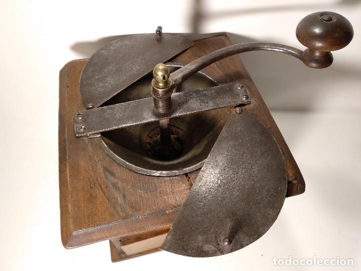 antiguo molinillo de café en hierro y madera si - Comprar Molinillos de ...