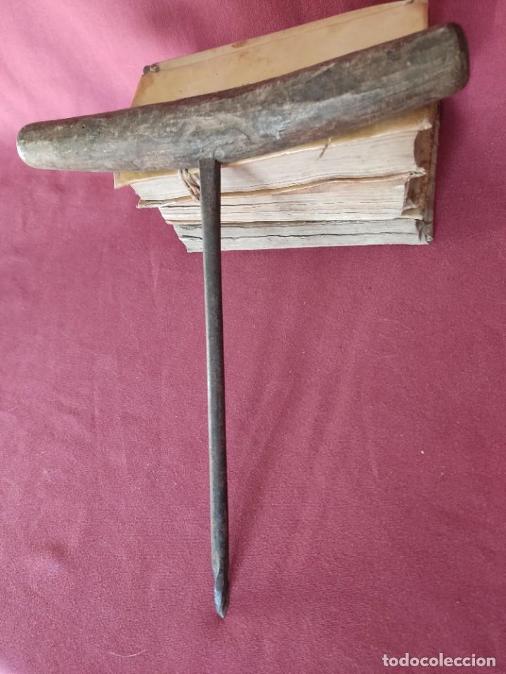 barreno antiguo de hierro forjado y madera - Comprar Herramientas ...