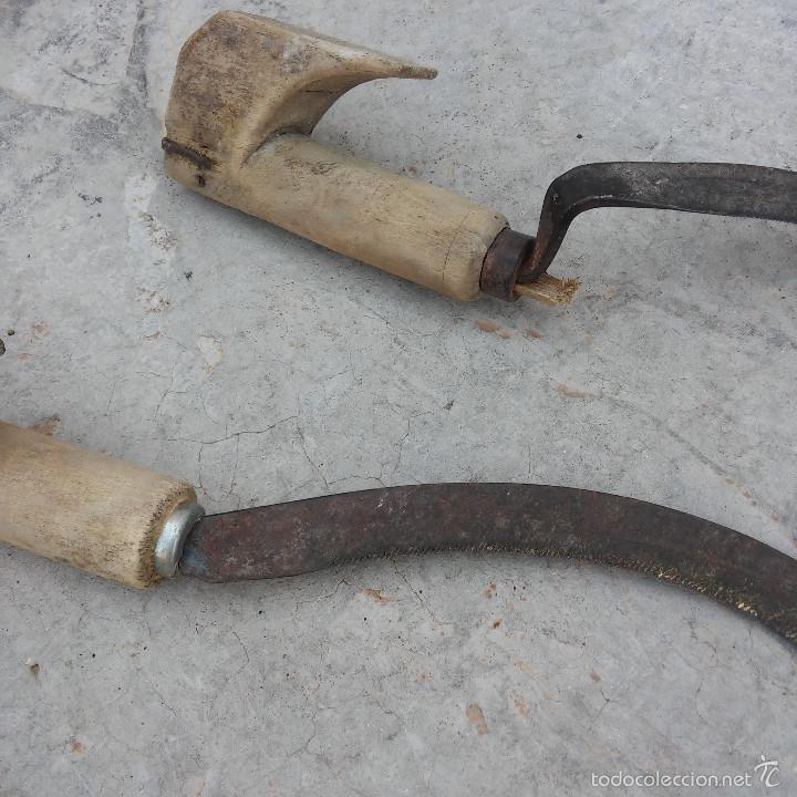 dos hoces antigüas de diferentes modelos, herra - Comprar Agricultura ...