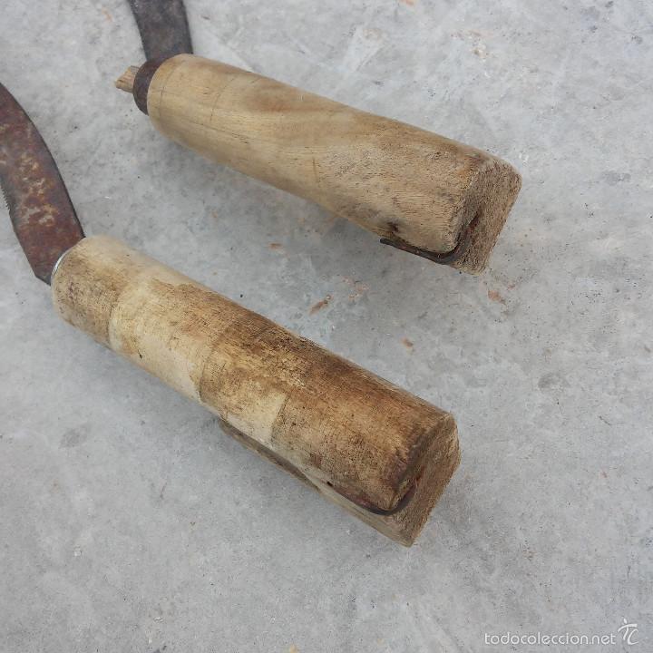 dos hoces antigüas de diferentes modelos, herra - Comprar Agricultura ...