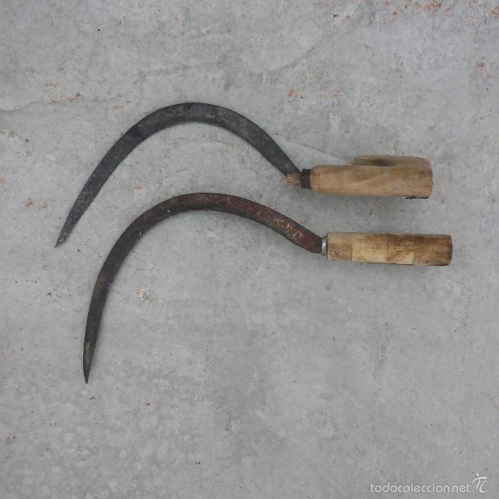 dos hoces antigüas de diferentes modelos, herra - Comprar Agricultura ...