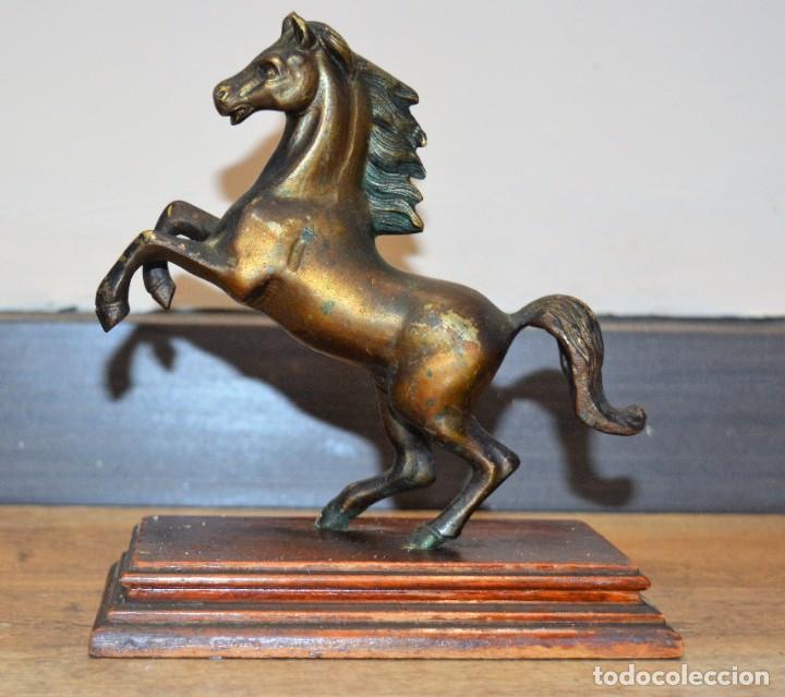 escultura caballo de bronce con base madera - f - Comprar Figuras ...