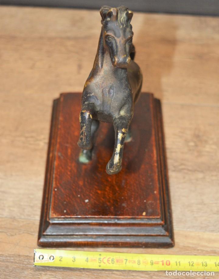 escultura caballo de bronce con base madera - f - Comprar Figuras ...