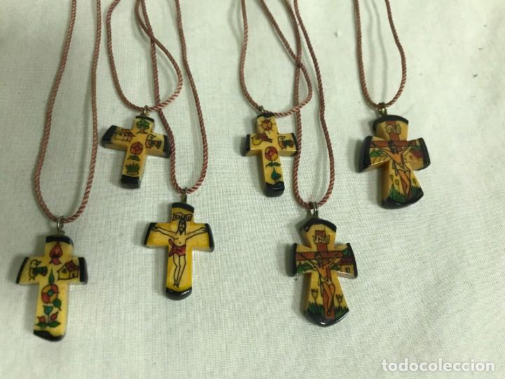 grupo de 18 bonitas cruces de resina con cordón - Comprar en ...