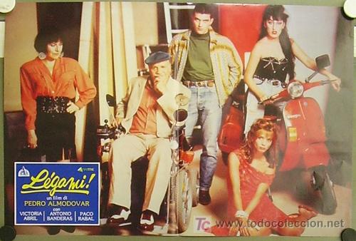 ht64 atame pedro almodovar banderas abril vespa - Comprar Carteles y ...