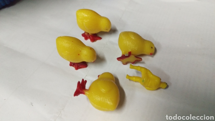 4 figuras pollos de plastico y una figura - Comprar Coches en miniatura ...