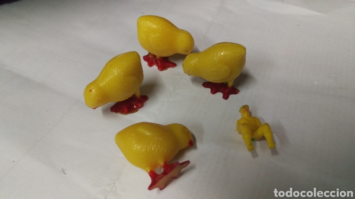 4 figuras pollos de plastico y una figura - Comprar Coches en miniatura ...