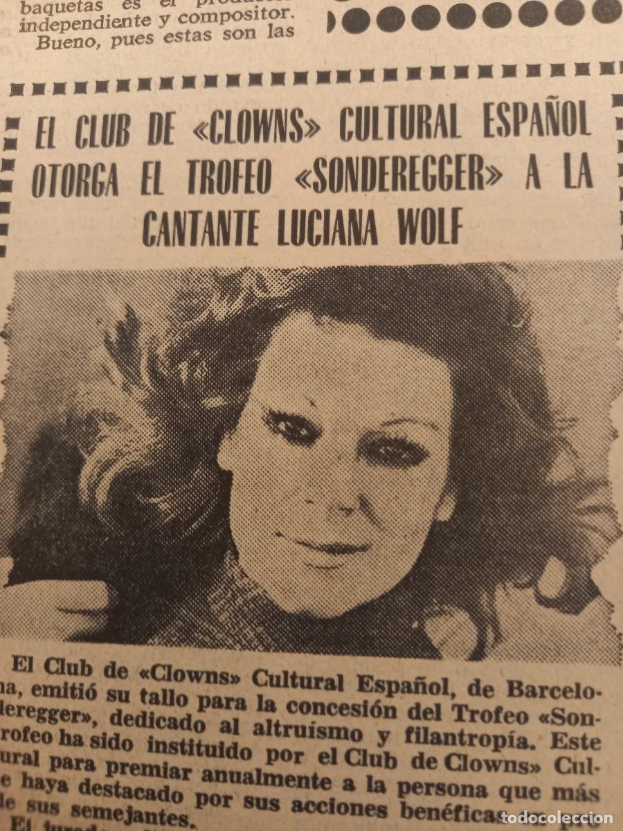 entrega de trofeo a la cantante luciana wolf . - Buy Other modern ...