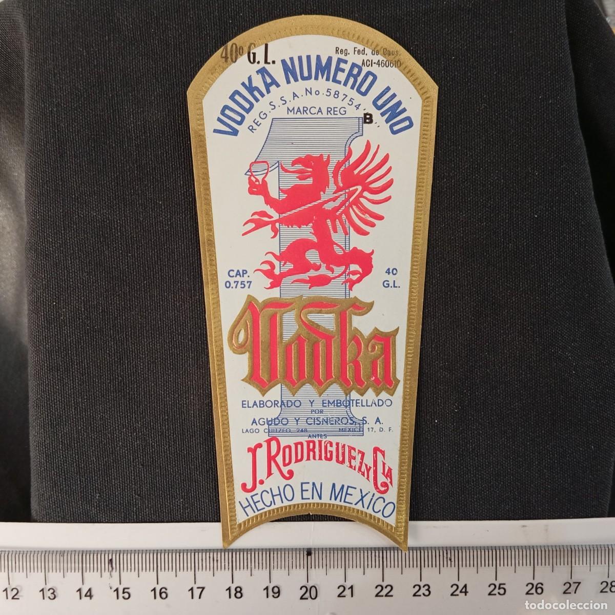 ⚜️ ñ03x2. etiqueta vodka número uno (león rojo) - Compra venta en ...