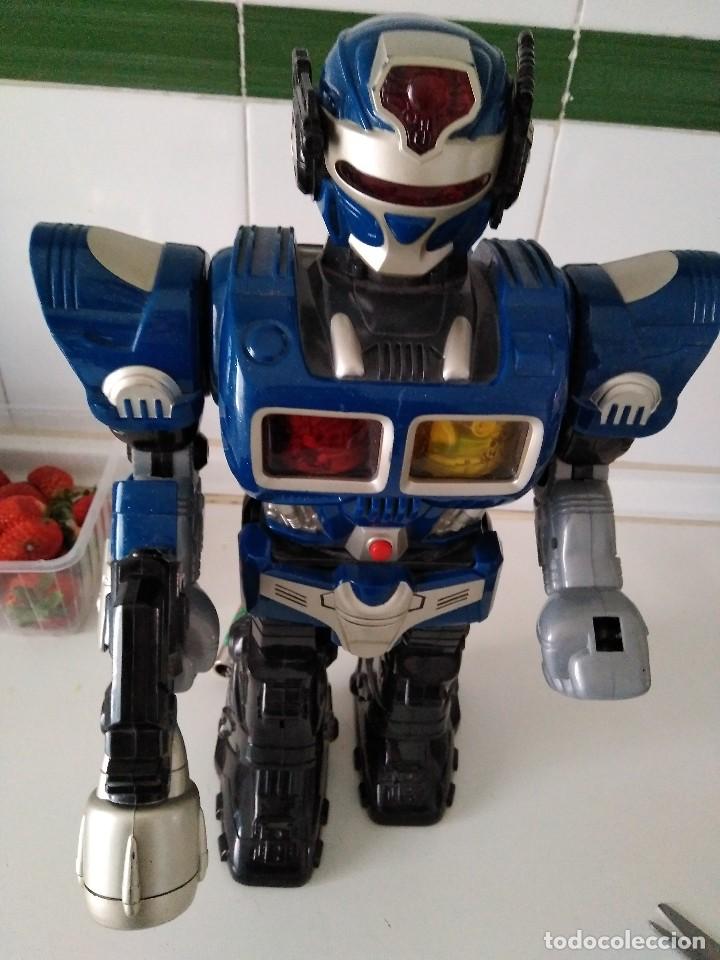 antiguo robot funcionando - Comprar Otras Figuras de acción en ...