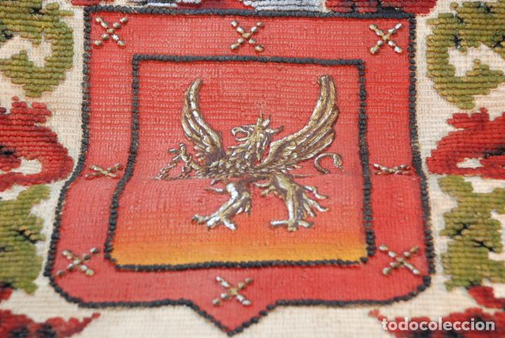 tapiz repostero con escudo de armas - yelmo y g - Comprar ...